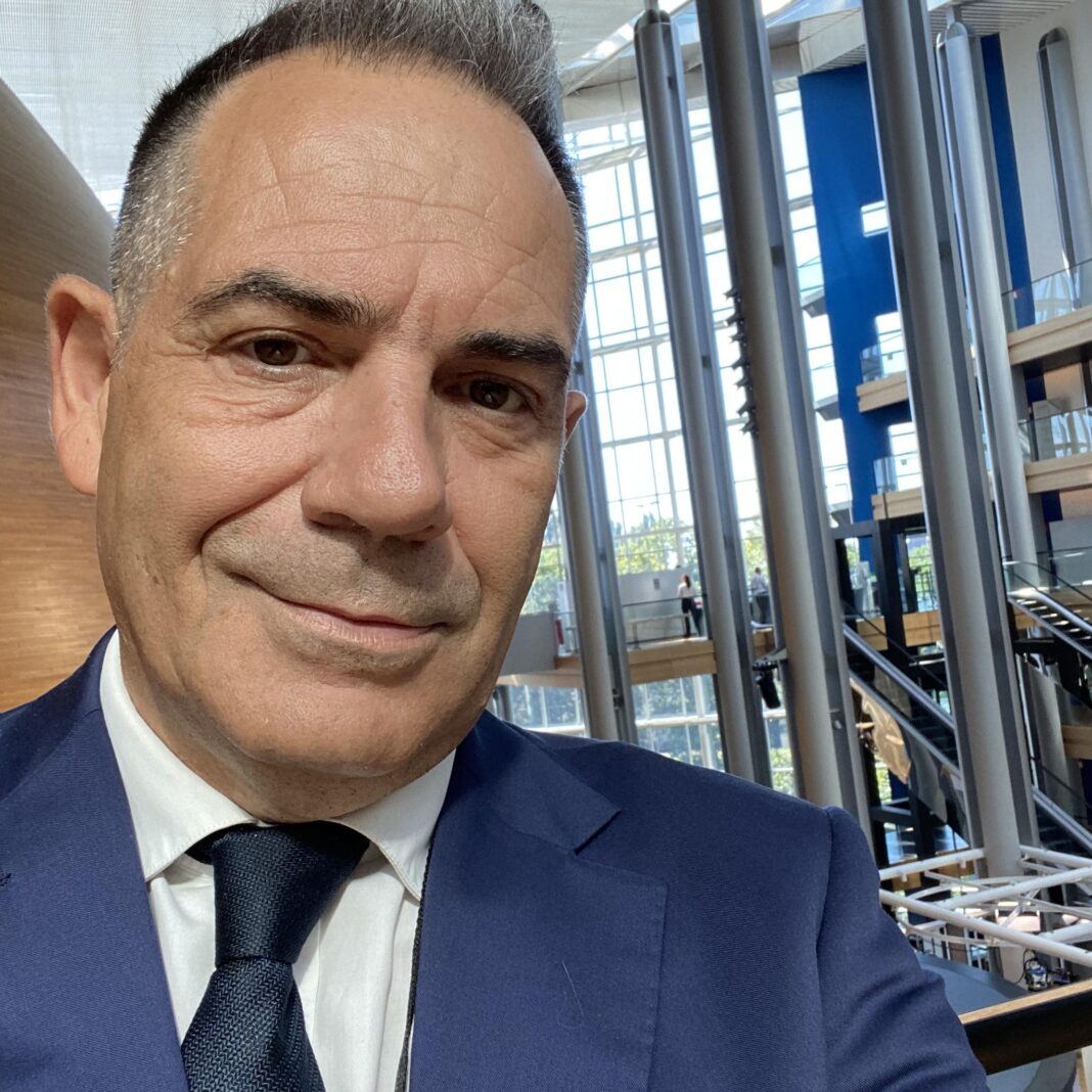 Βαγγέλης Γιακουμής: Ο έμπειρος δημοσιογράφος που λατρεύει την πόλη που ...